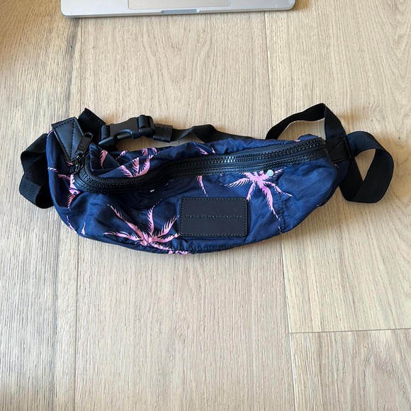Marc Jacobs | Bags | Marc Jacobs Fanny Pack | Poshmark